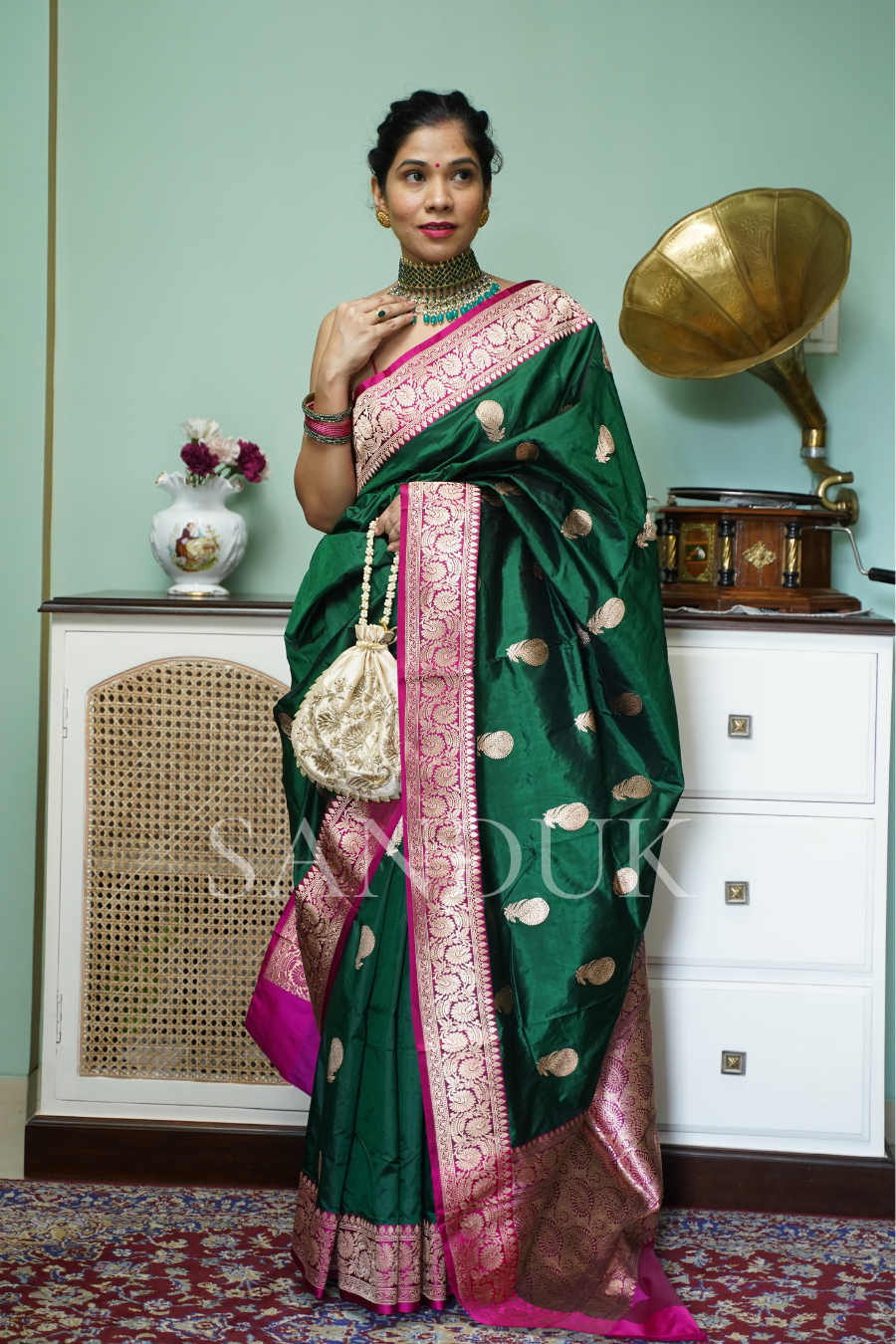 Mahika Saree: Elevate Your Style with Luxurious Sanduk Textiles