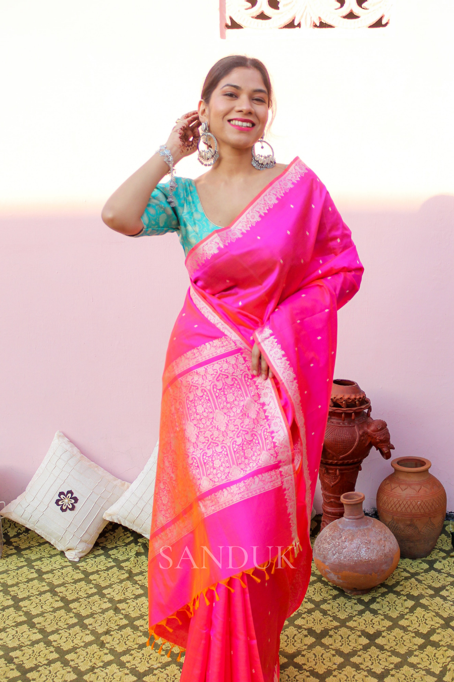 Gulabani Sarees: A Fusion of Tradition and Elegance - Sanduk